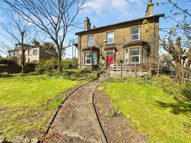 6 Bedroom Detached House