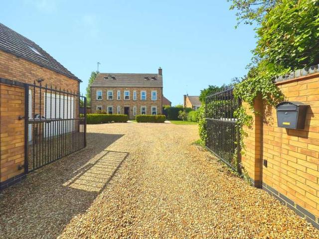 6 Bedroom Detached House