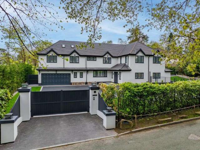 6 Bedroom Detached House