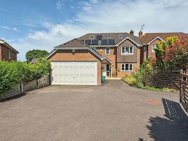 6 Bedroom Detached House