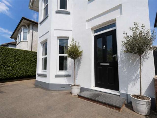 6 Bedroom Detached House
