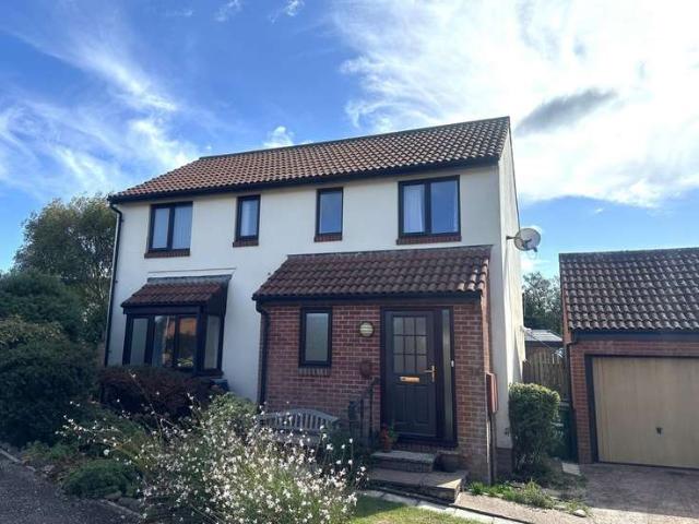 6 Bedroom Detached House
