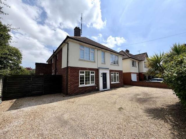 6 Bedroom Detached House