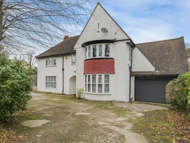 6 Bedroom Detached House