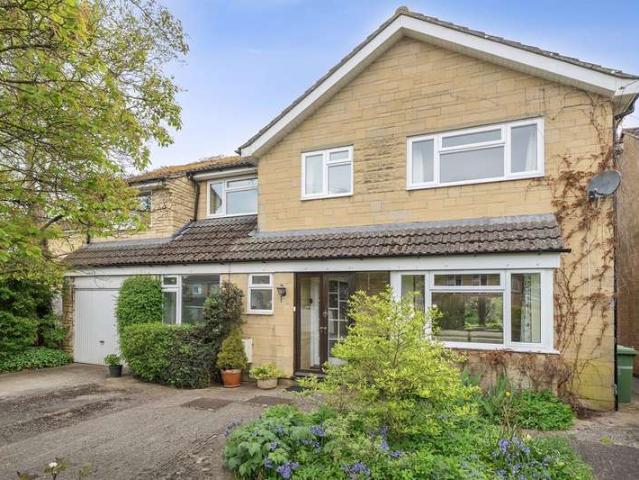 6 Bedroom Detached House