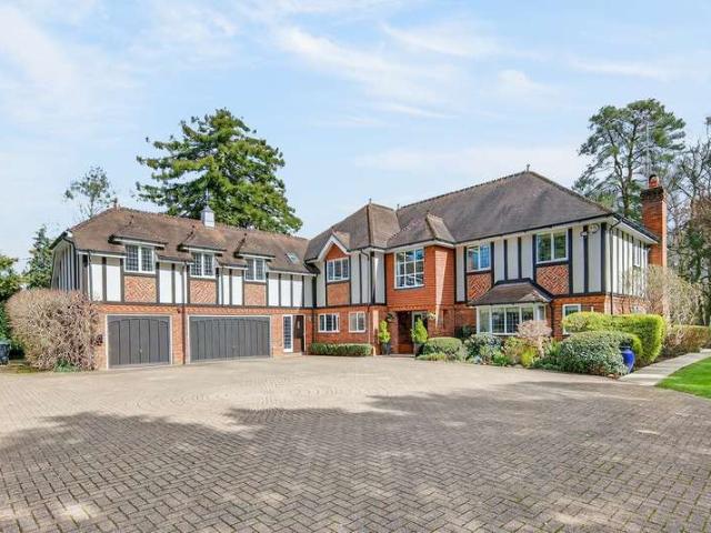 6 Bedroom Detached House