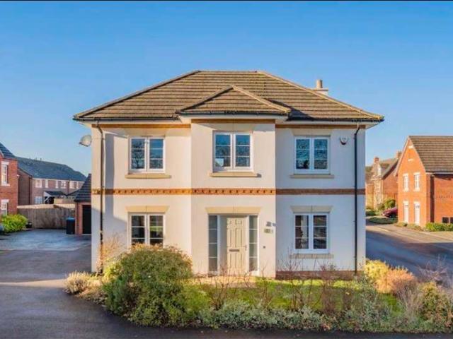 6 Bedroom Detached House