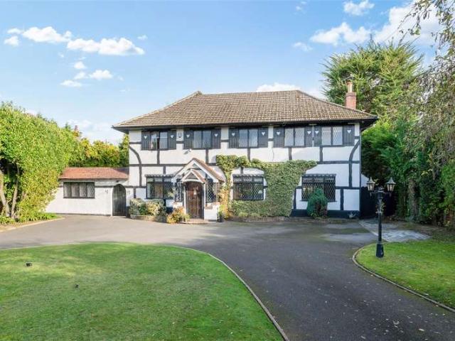 6 Bedroom Detached House