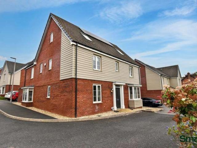 6 Bedroom Detached House