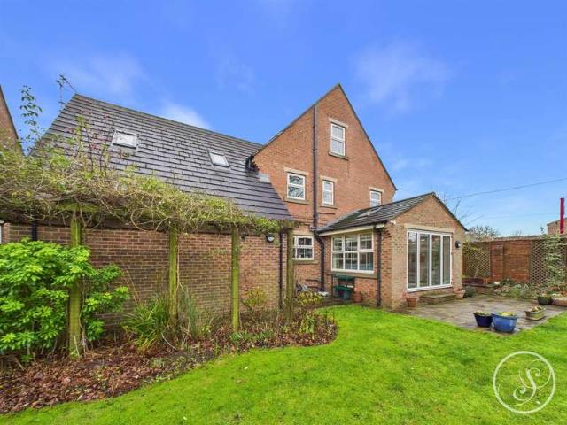 6 Bedroom Detached House