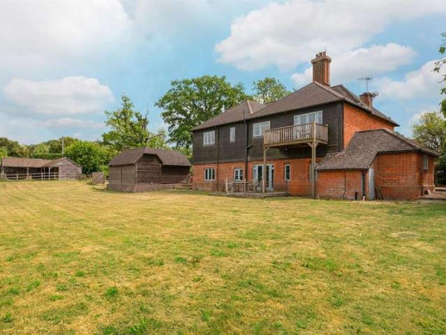 6 Bedroom Detached House