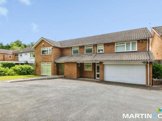 6 Bedroom Detached House