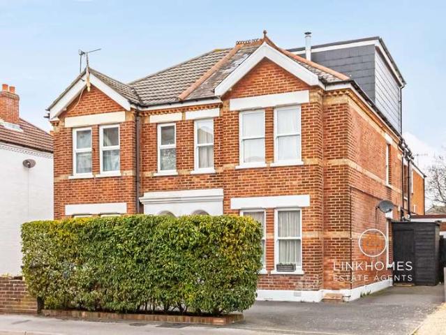 6 Bedroom Detached House