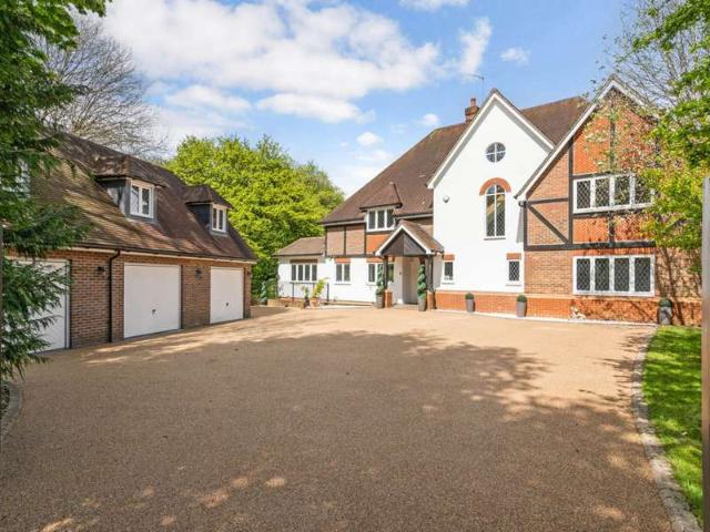 6 Bedroom Detached House