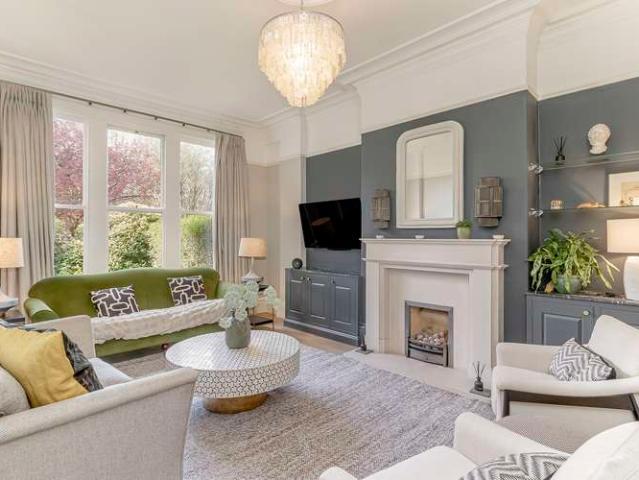 6 Bedroom Detached House