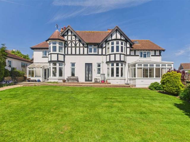 6 Bedroom Detached House