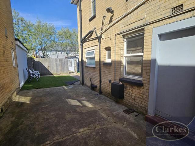 4 bedroom detached house for rent in Columbia Road, Ensbury park, BH10