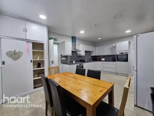 6 bedroom detached house for rent in Cannon Close, Coventry, CV4