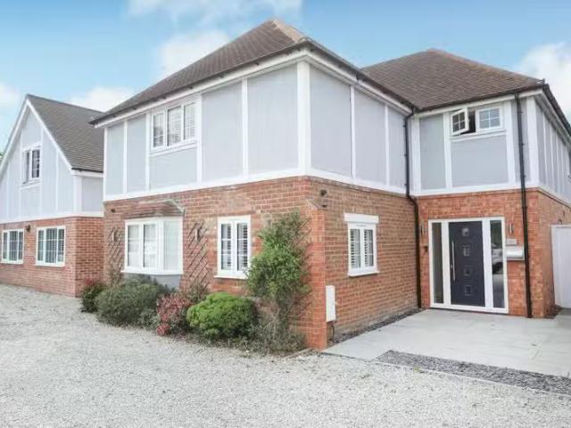 6 bedroom detached house for rent in Canterbury Road, Selsted.