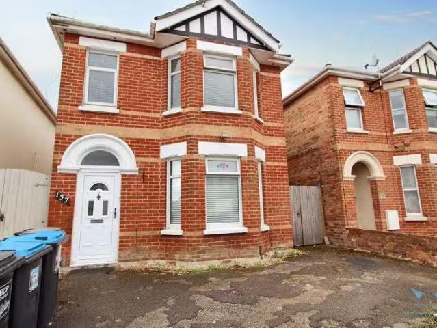 6 bedroom detached house for rent in Capstone Road, Bournemout.