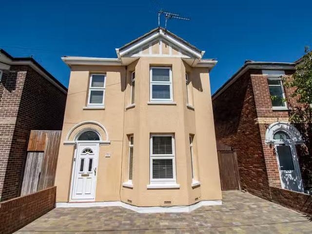 6 bedroom detached house for rent in Capstone Road, Charminste.