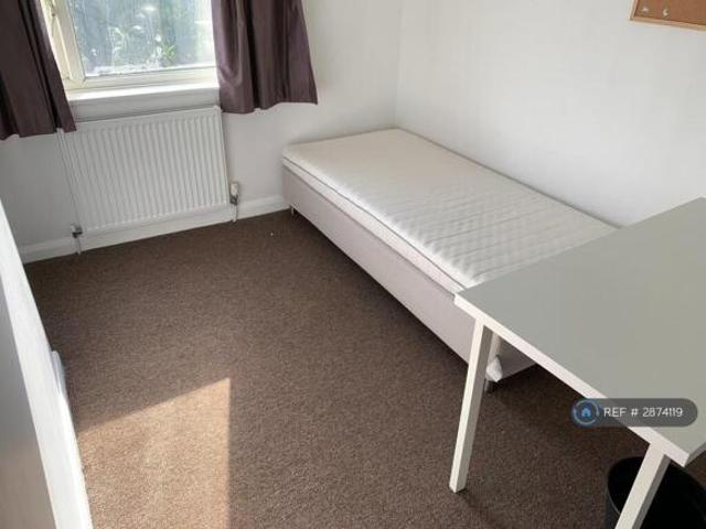 6 bedroom detached house for rent in Charter Avenue, Coventry, CV4