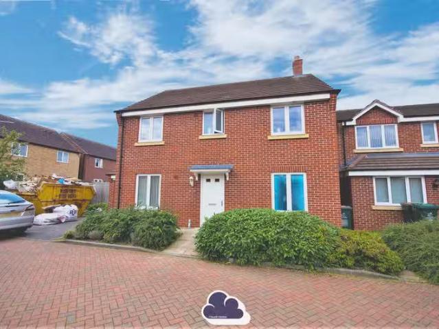 6 bedroom detached house for rent in Cheshire Close, Coventry.