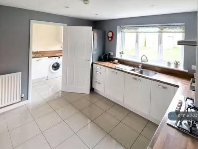 6 bedroom detached house for rent in Chessel Drive, Patchway.