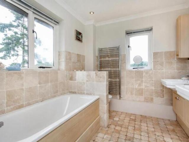 6 bedroom detached house for rent in Chineham Lane, Sherborne, RG24