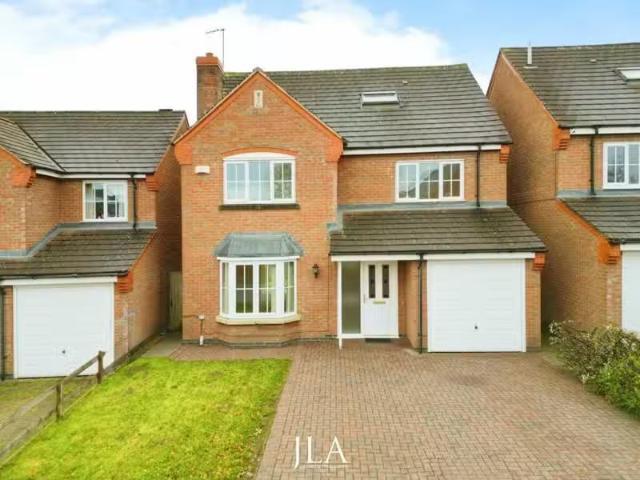 6 bedroom detached house for rent in Cleveland Road, Wigston.
