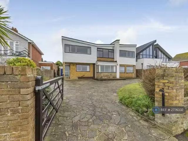 6 bedroom detached house for rent in Cliff Road, Birchington.