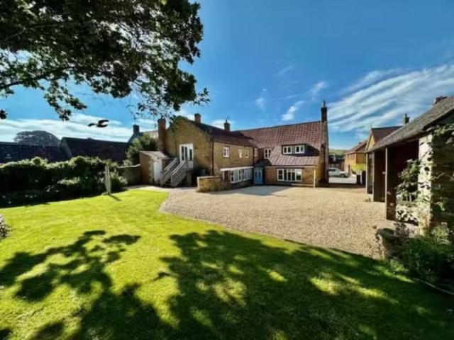 6 bedroom detached house for rent in Bailey Hill, Castle Cary.