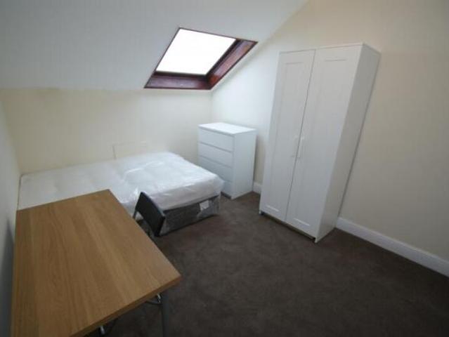 6 bedroom detached house for rent in Bainbrigge Road, Headingley, Leeds, LS6