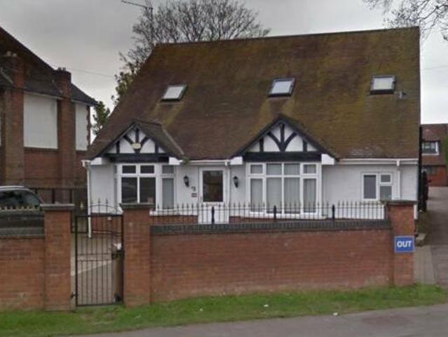 6 bedroom detached house for rent in Barton Road Luton Bedfordshire LU3