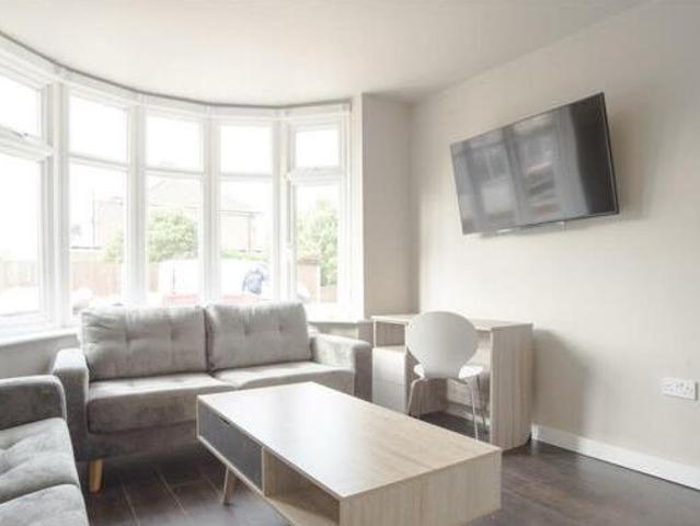 6 Bedroom Detached House For Rent In Beeston