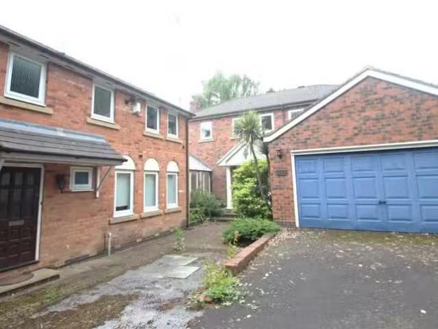 6 bedroom detached house for rent in Bristol Road, Birmingham.