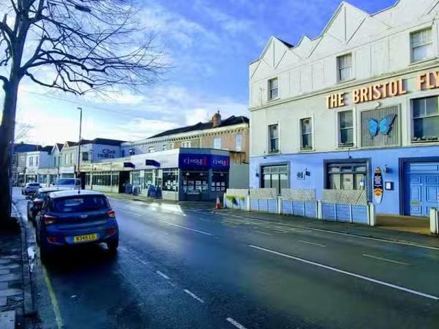 6 bedroom detached house for rent in Brookfield Avenue, Bishop.
