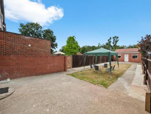 6 bedroom detached house for rent in Bulstrode Avenue, TW3