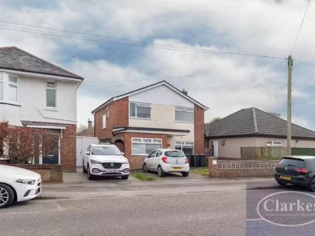 6 bedroom detached house for rent in Ensbury Avenue, Moordown.