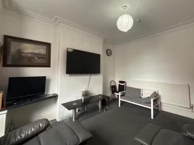 6 bedroom detached house for rent in Eldon Road, Birmingham, B16