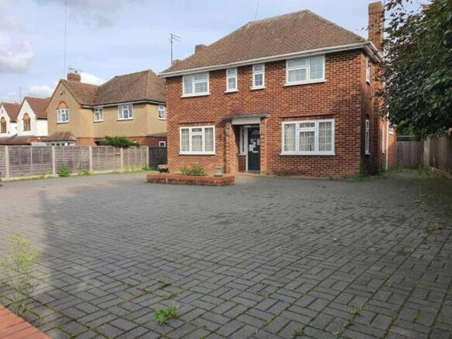 6 bedroom detached house for rent in Elm Road, Reading, RG6