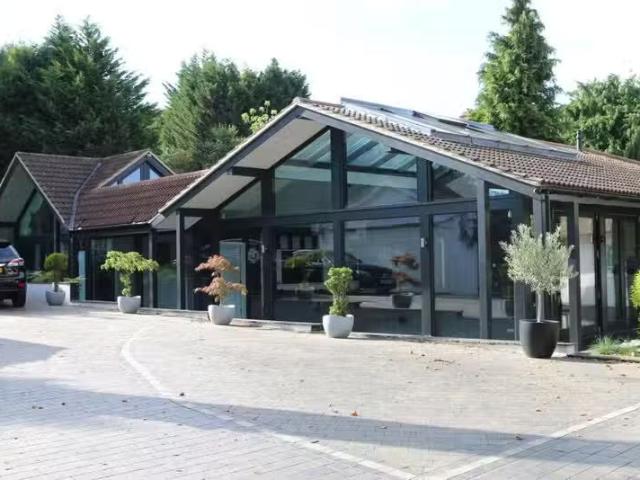 6 bedroom detached house for rent in Fairmile Park Road, Cobha.