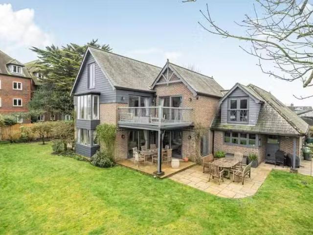 6 bedroom detached house for rent in Fitzalan Road, Arundel, B.