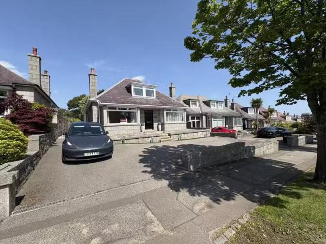6 bedroom detached house for rent in King's Gate, The West End.