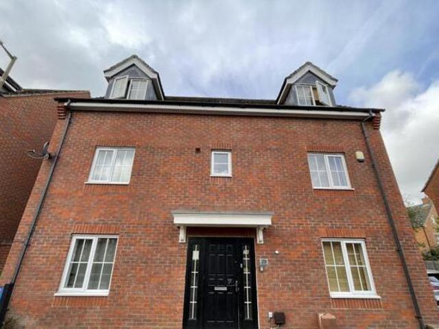 6 Bedroom Detached House For Rent In Hatfield