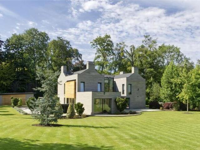 6 bedroom detached house for rent in Hammersley Lane, Penn, HP10