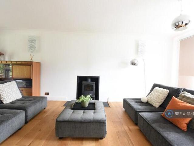 6 bedroom detached house for rent in Harkness Drive, Canterbury, CT2