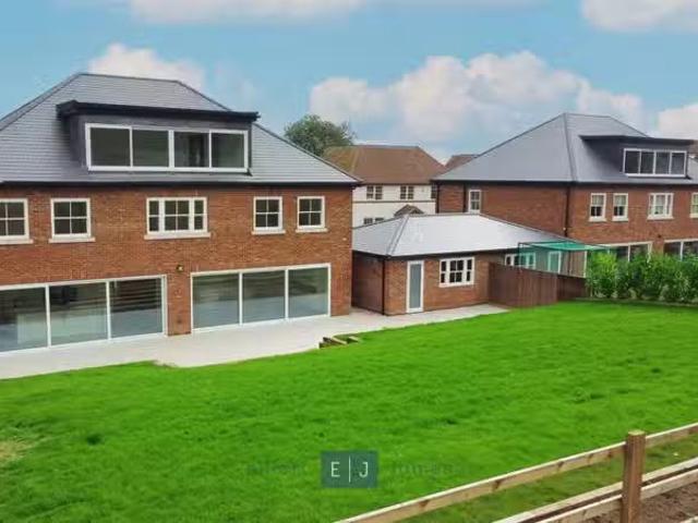6 bedroom detached house for rent in Ivy Chimneys, Epping, CM16
