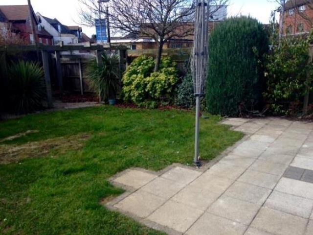 6 bedroom detached house for rent in Jennery Lane, Burnham, Slough, SL1