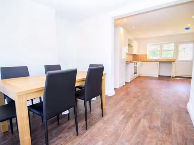 6 bedroom detached house for rent in Luxury Student Cottage, R.